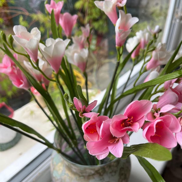 8 X Tea Roses, Small Silk Bouquet, Mixed Open Roses and Rose Buds ...