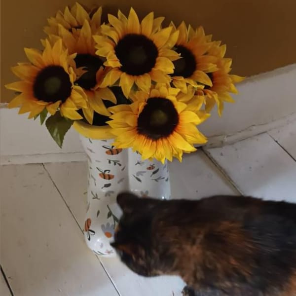 8 X Tea Roses, Small Silk Bouquet, Mixed Open Roses and Rose Buds ...