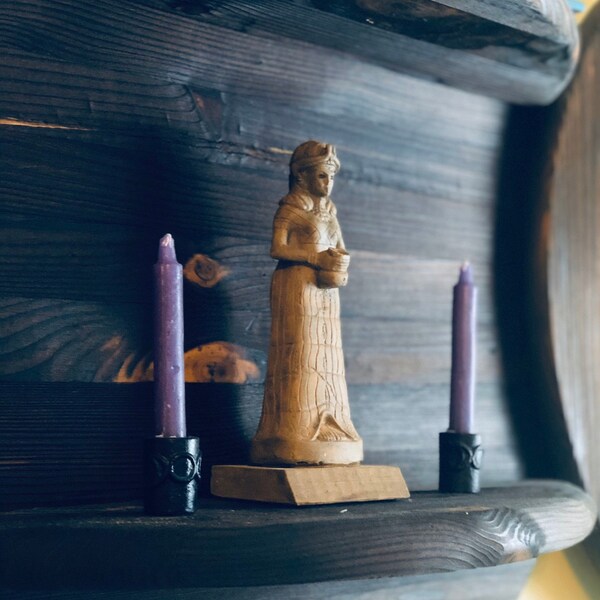 Assyrian Sumerian Goddess Inanna Ishtar Mari Lady of Wel Spring ...