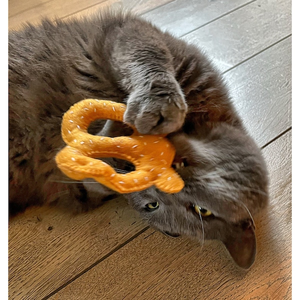 Felt Catnip Toy Pretzel, Food Cat Toy, Chocolate or Cheese Pretzel - Etsy
