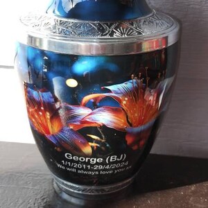 Astronaut Themed Cremation Urn for Ashes Small Urns for Human Ashes ...