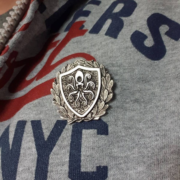 Octopus Heraldic Badge - Heraldry Cosplay Pin - Handcrafted Pewter ...