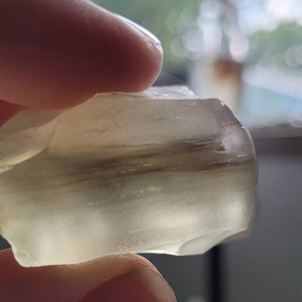 160 Carat Libyan Desert Glass very Dark black Lines Gold Meteorite ...