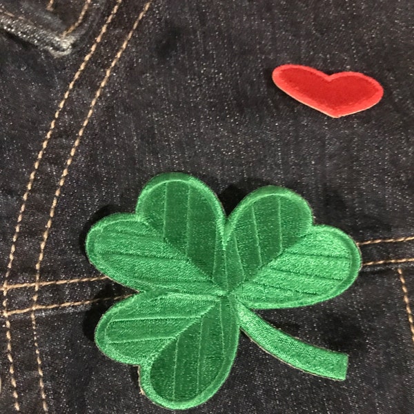 LUCKY IRISH CLOVER Patch Iron-on Embroidered Shamrock Ireland Dark ...