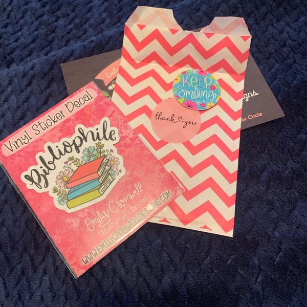 Bibliophile Book Stack Vinyl Sticker, Bookish Vinyl Decal, Hand ...