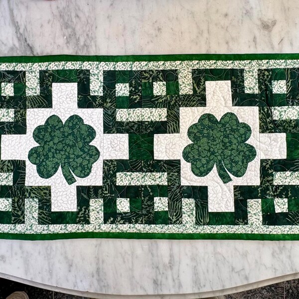 Emerald Isle Table Runner Quilt Pattern, PDF DOWNLOAD - Etsy