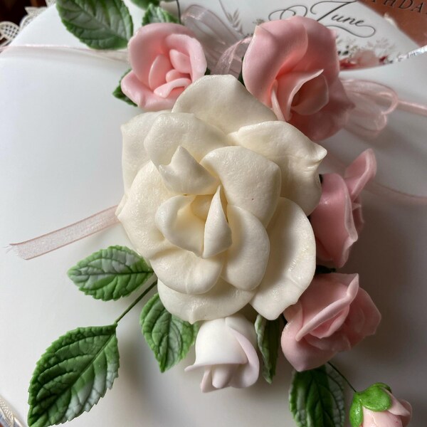 Bespoke Sugarcraft - Sets of Ivory and Gold Sugar Roses, Blossoms and ...