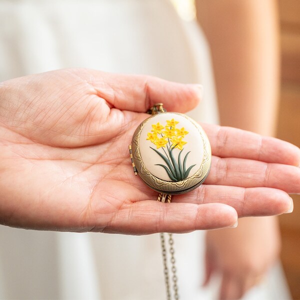 Yellow Daffodil Locket Necklace for Mom, Photo Locket With Message - Etsy
