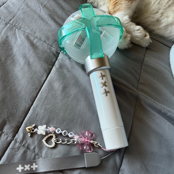 Pink Personlized Keychain Kpop Charm With White Beads, Kpop Bias Phone ...