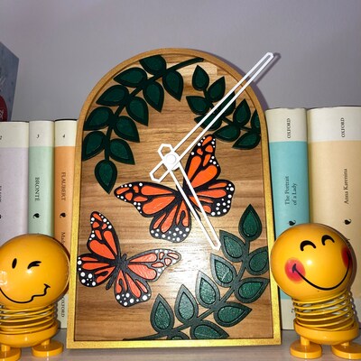 Bee Shelf Clock - Etsy