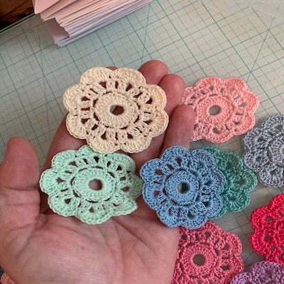 Crochet Applique Flowers, Mini Doilies, Spool Pin Doilies, Set of 10 - Etsy