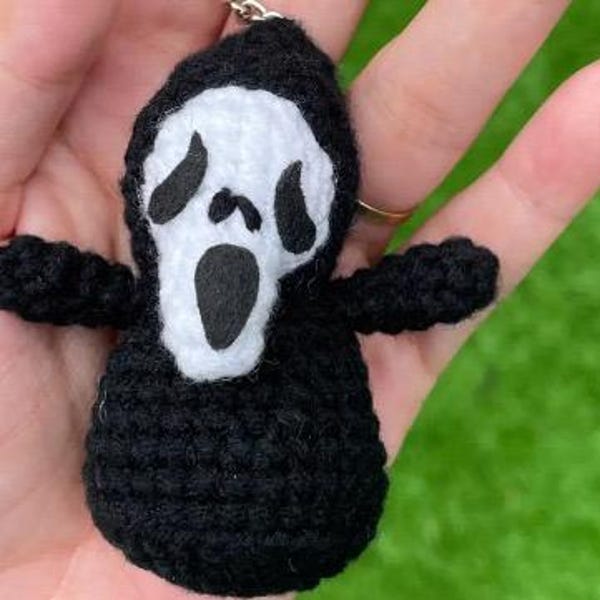 Ghost Face Crochet Keychain Pattern | Amigurumi Halloween (PDF) - Etsy