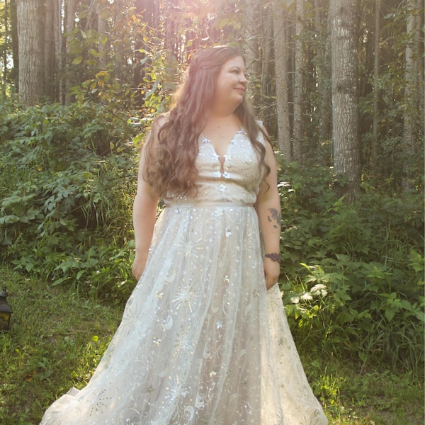Celestial Wedding Dress With Sleeves, Witchy Star Wedding Dress Tulle ...