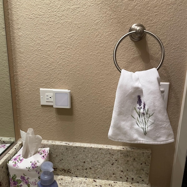 Lavender Sprigs Fingertip Towel, Purple Flower Towel, Floral Tip Towel ...