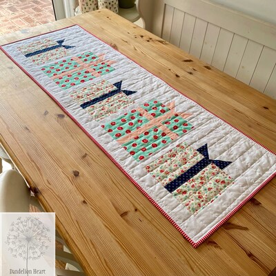 Christmas Present Table Runner PDF Pattern - Etsy
