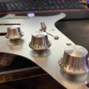 Aluminium Stratocaster Knob Set Strat Tophat Guitar Amp Pedal - Etsy