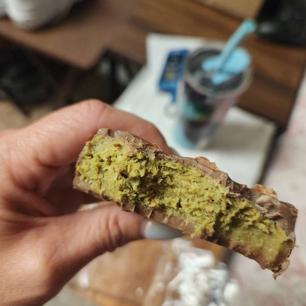 Handmade Large Kunafa/ Knafeh Pistachio Belgian Milk Chocolate Bar ...