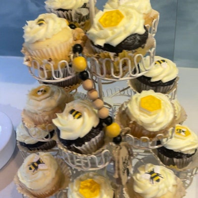 15 HONEY BEES EDIBLE Sugar Cupcake or Cake Toppers Bee Decorations for ...