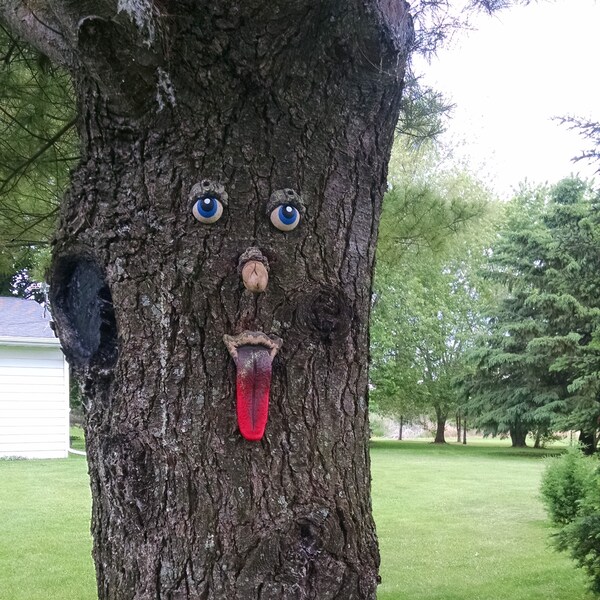Willy the Tree Face. Funny Faces for Trees. Outdoor Sculpture, Statue ...