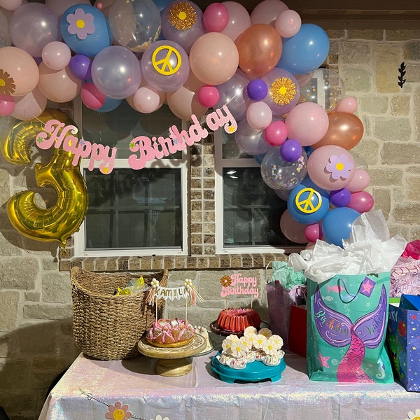 Smiley Face Daisy Garland - Retro Party Decor - 70s Party Decor ...