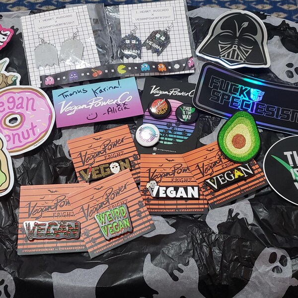 WEIRD MOM STICKER Creepy Spooky Horror Mother Vinyl Decal Retro Horror ...