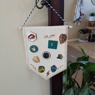 Premium Small Pin Display, Pin Badge Display, Canvas Pennant, Enamel ...