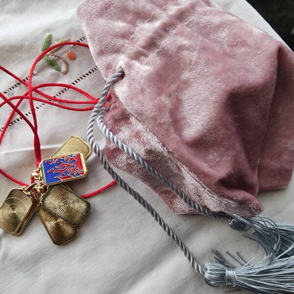 INCENSE Leaves of the Golden Dragon sacred Carob Tree - Etsy