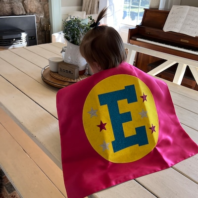 10 Pack Cape Decorating Kit 10 Superhero Capes 10 Felt Lightning Bolts ...