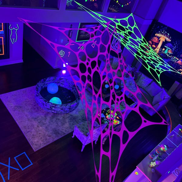 UV Reactive Décor, Triangular Ceiling Stretch Décor, Blacklight Party ...
