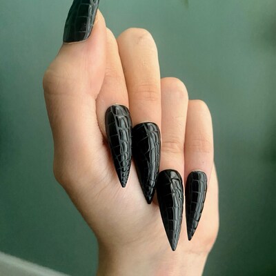 Reptilia Textured Press-on Nail Set Set of 24-28 Press-on Nails - Etsy