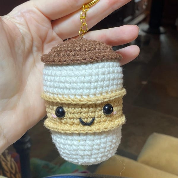 Coffee Keychain Crochet Pattern, Simple Beginners Mini Amigurumi Cup ...