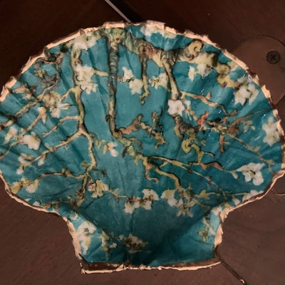 William Morris Granville Gold and Green Scallop Shell Dish Ornament ...