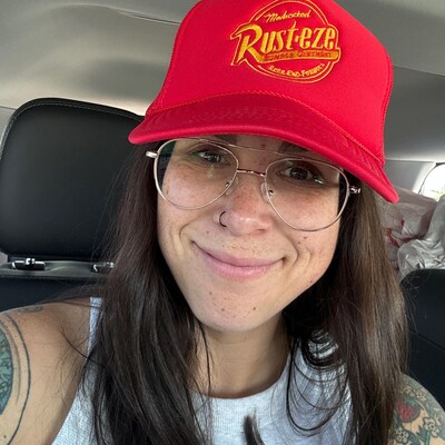 RUSTEZE Custom Trucker Adjustable Cap Disney Cars Hat Red Hat Lightning ...