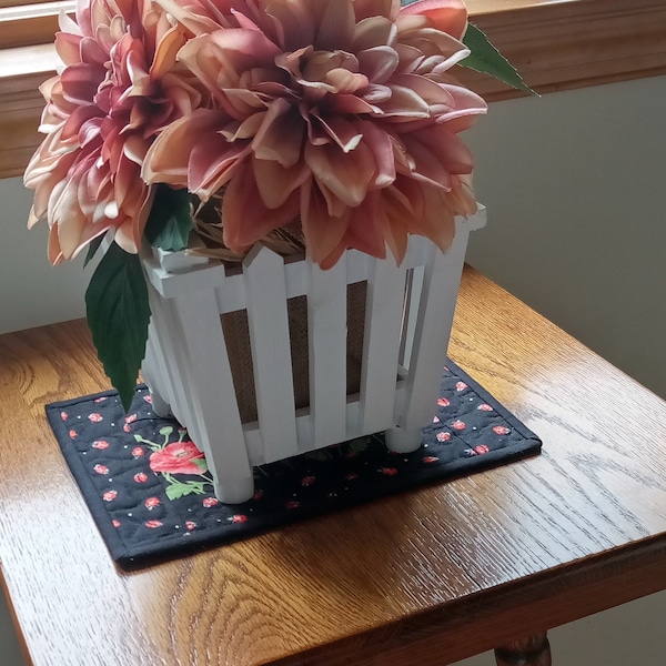 Square Table Topper, Vintage Inspired Quilted Table Topper - Etsy