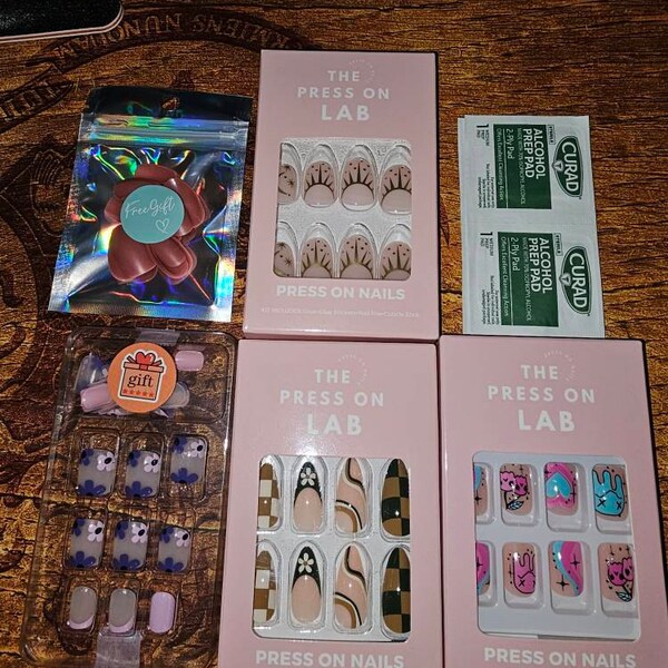 24 Pcs Floral Checkerboard Press-on Nail Set/ Almond Shape - Etsy