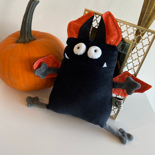 Spooky Halloween Vampire Bat Muma, Little Pocket Bat Stuffie Halloween ...