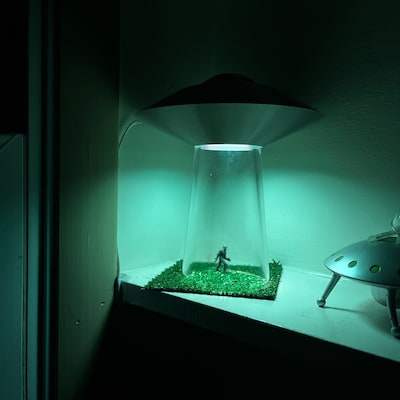 Ufo Alien Abduction Desk Lamp Sci Fi Silver Spaceship Outerspace Space ...
