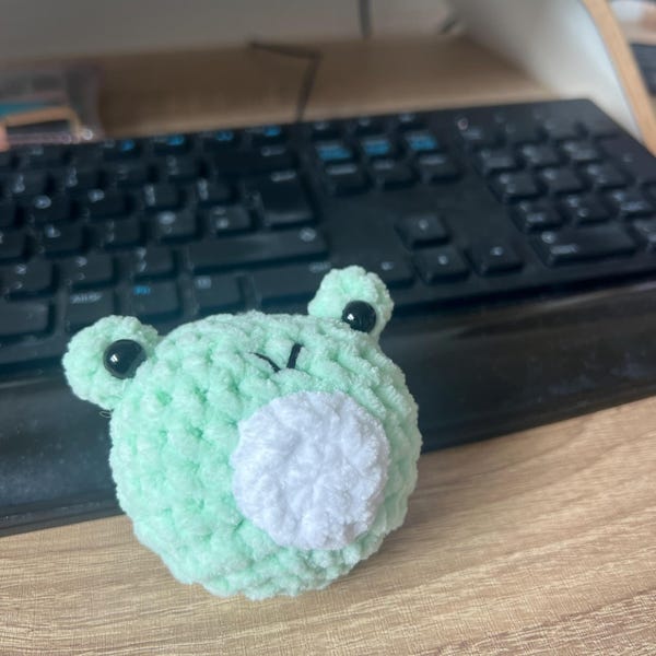 Frog Squishy Cute Handmade, Super Soft Velvet Crochet Frog / Stress ...