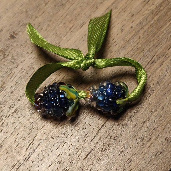 SUPER SPECIAL RASPBERRIES Glass Beads, 11mm Faery Raspberries Limited ...