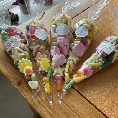 CHOCOLATE Letterbox Pick & Mix 1000g, Chocolate Gift Box, Birthday ...