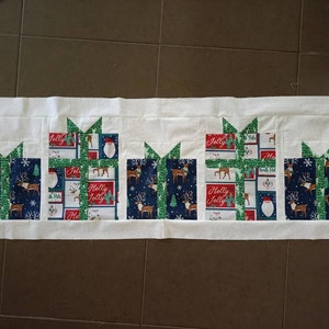 Christmas Present Table Runner PDF Pattern - Etsy