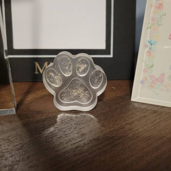 Pet Memorial Keepsakes. Ashes Into Resin. in Memoriam. Paw Print and ...