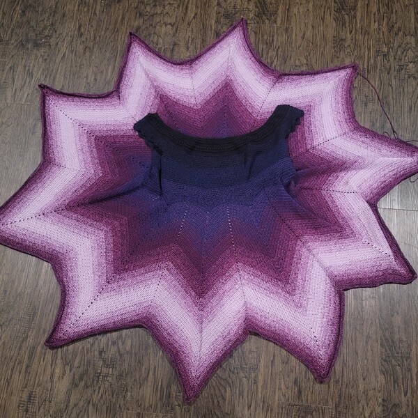 The Lady is A Vamp - Maroon and Black Yarn - Gradient Yarn - Burgundy ...