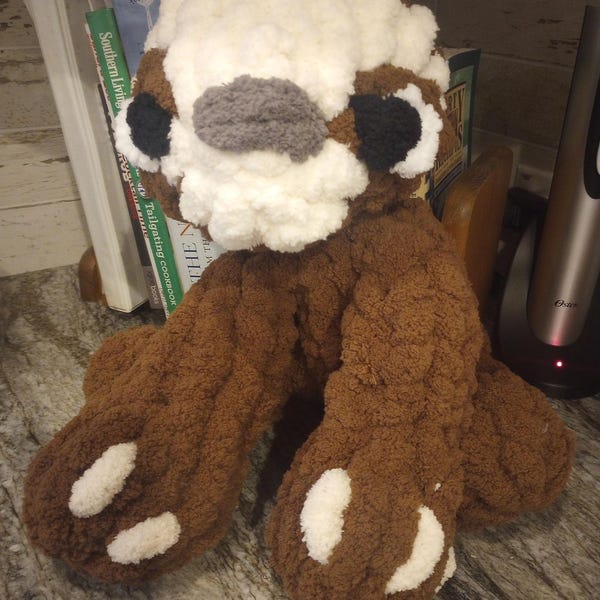 SYDNEY SLOTH / Full Video Tutorial / Finger Knit Sloth Snuggler ...