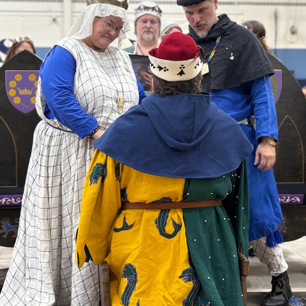 Custom Two Tone Embroidered Medieval Chapeau a Bec/bycocket/robin Hood ...