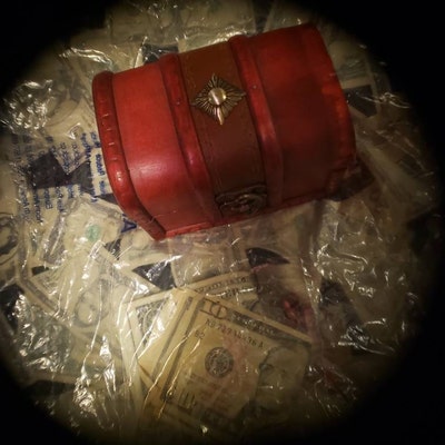 SPECIAL OFFER: Kids' Treasure Chest With 160 Bimetal Coinslimited ...