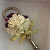 Ivory Rose Skeleton Key Boutonniere - Etsy Portugal