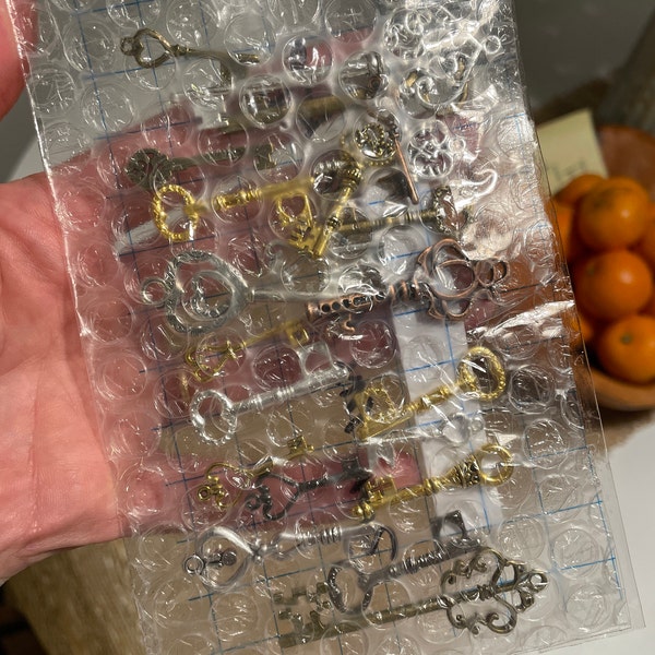 Old Bulk Lot Skeleton Keys Vintage Antique Replica Charms Jewelry ...