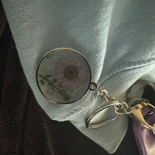 Handmade Real Dried Flower Resin Aesthetic Keychains | Party Favors ...