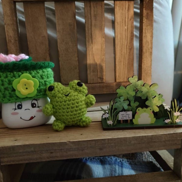 Please Be Nice to Me, I'm Very Small Frog Desk Companion- Cute Coworker ...